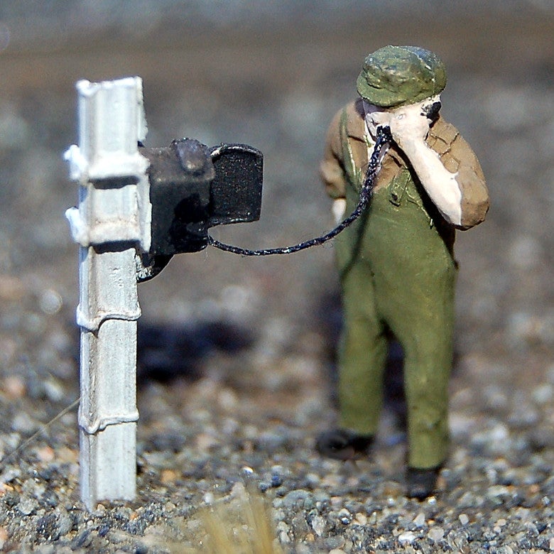 Uneek 392 HO Scale Trackside Phones (2) with driver | ScaleModelCo ...