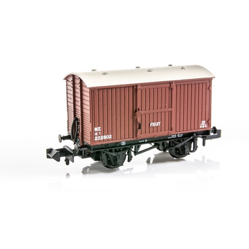 Graham Farish 377-987 N LNER 12T Fruit Van LNER Bauxite | ScaleModelCo ...