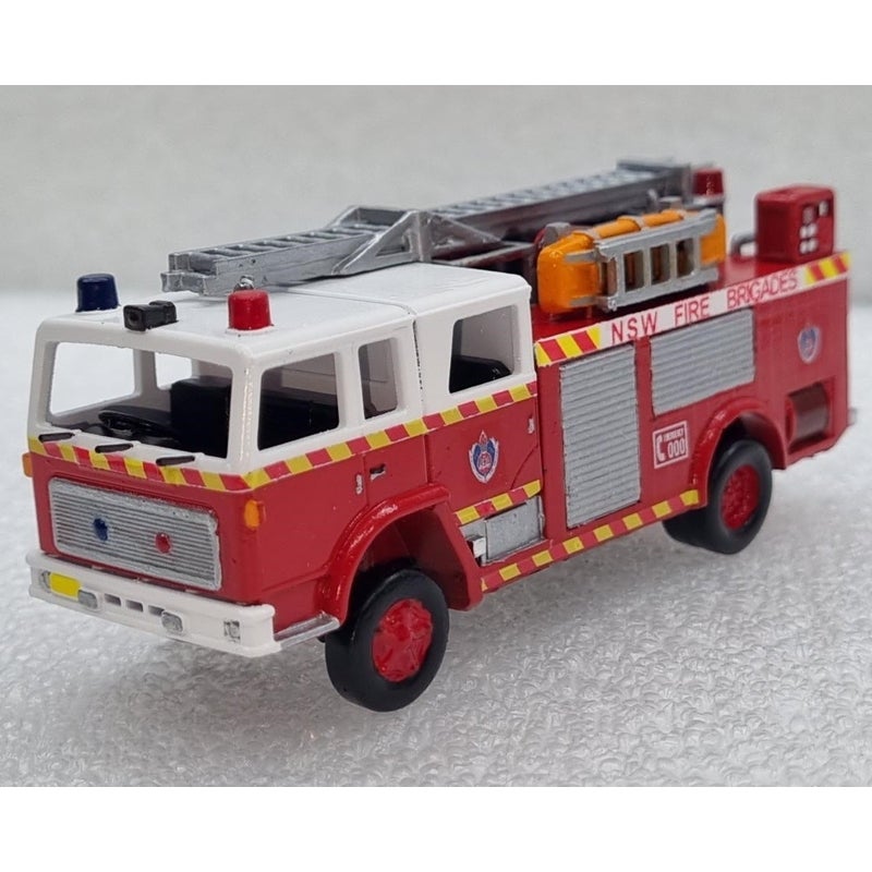 OZ Kits HO Scale International Acco NSWFB Fire Engine | ScaleModelCo ...
